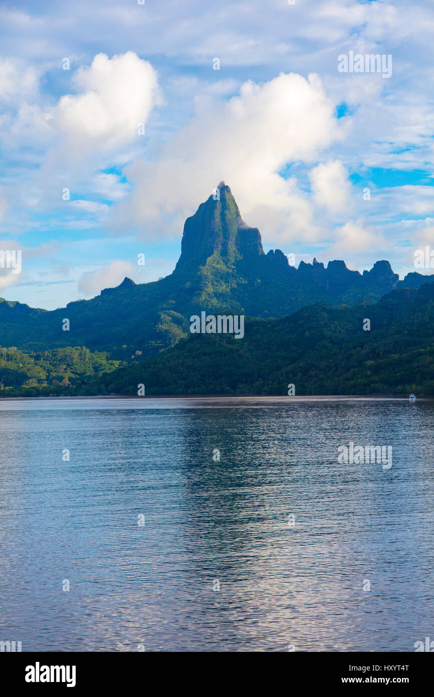 Opunohu bay hi-res stock photography and images - Alamy