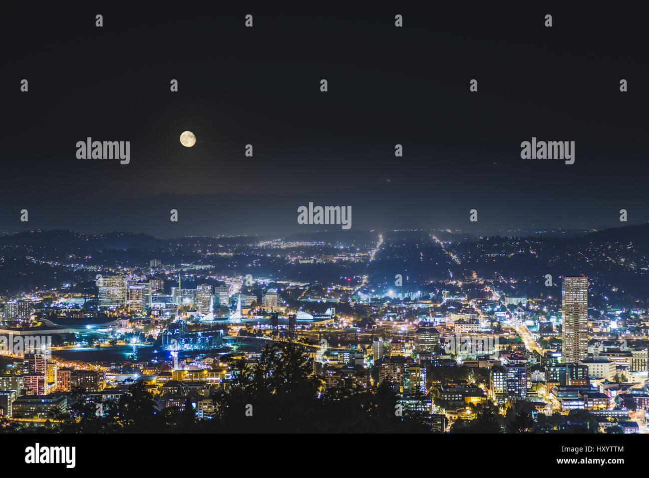 Wide city view of Portland, Oregon at night with full moon above Stock ...