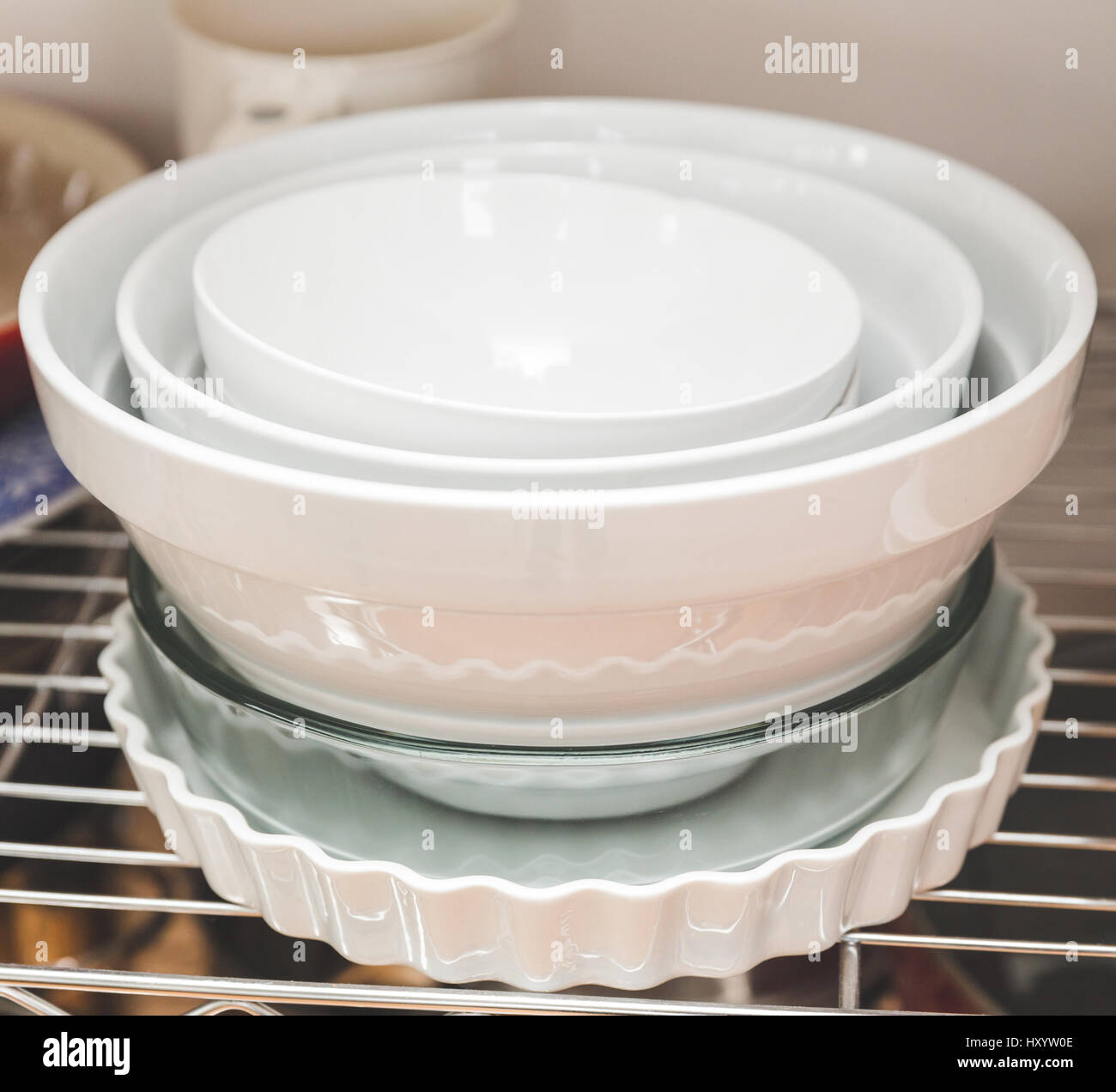 Washing dishes in restaurant kitchen hi-res stock photography and ...