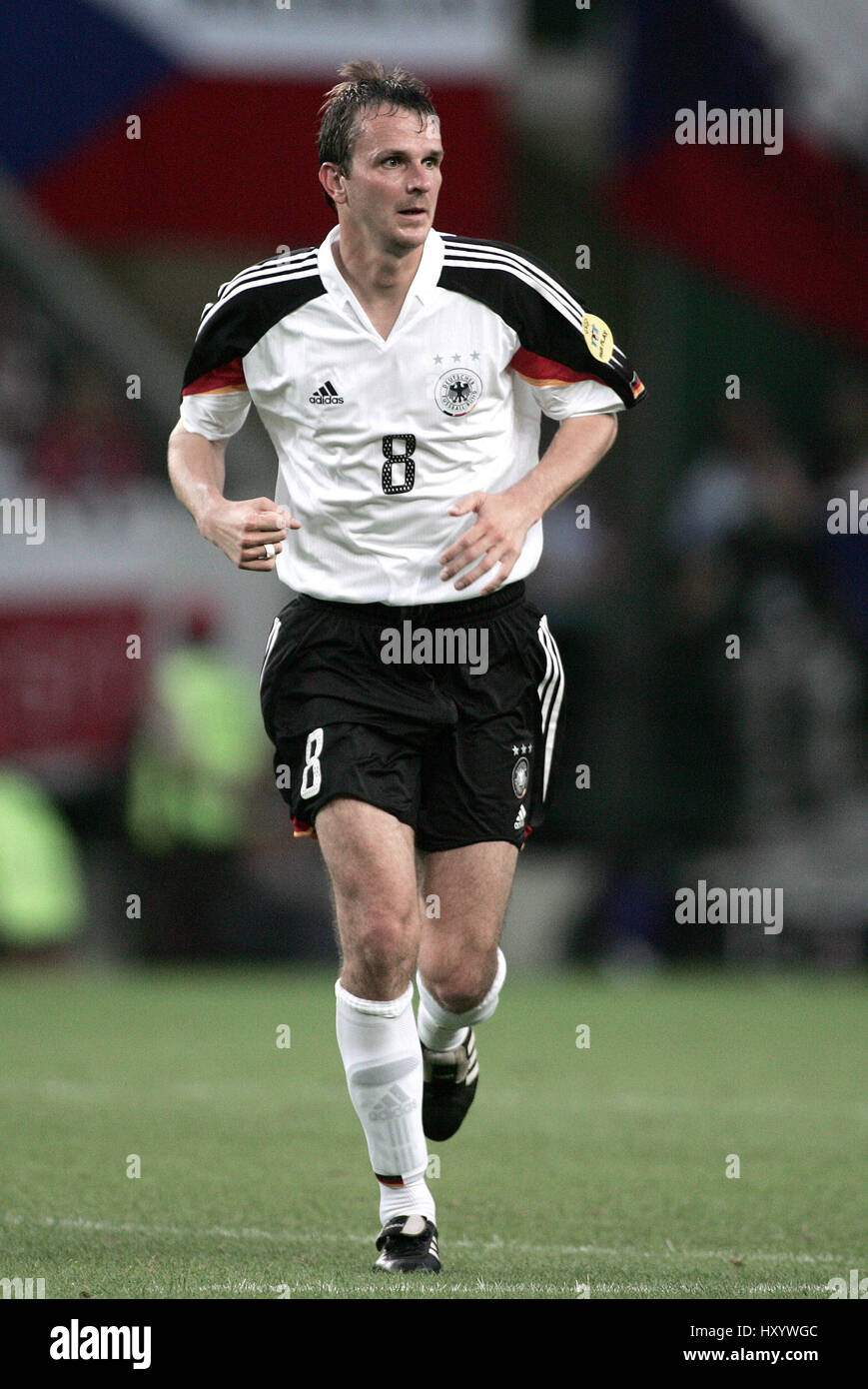 DIETMAR HAMANN GERMANY & LIVERPOOL FC JOSE ALVALADE STADIUM LISBON ...