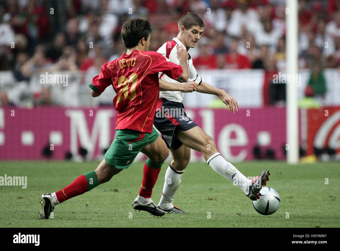 DECO & STEVEN GERRARD PORTUGAL V ENGLAND LUZ STADIUM LISBON PORTUGAL 24 June 2004 Stock Photo ...