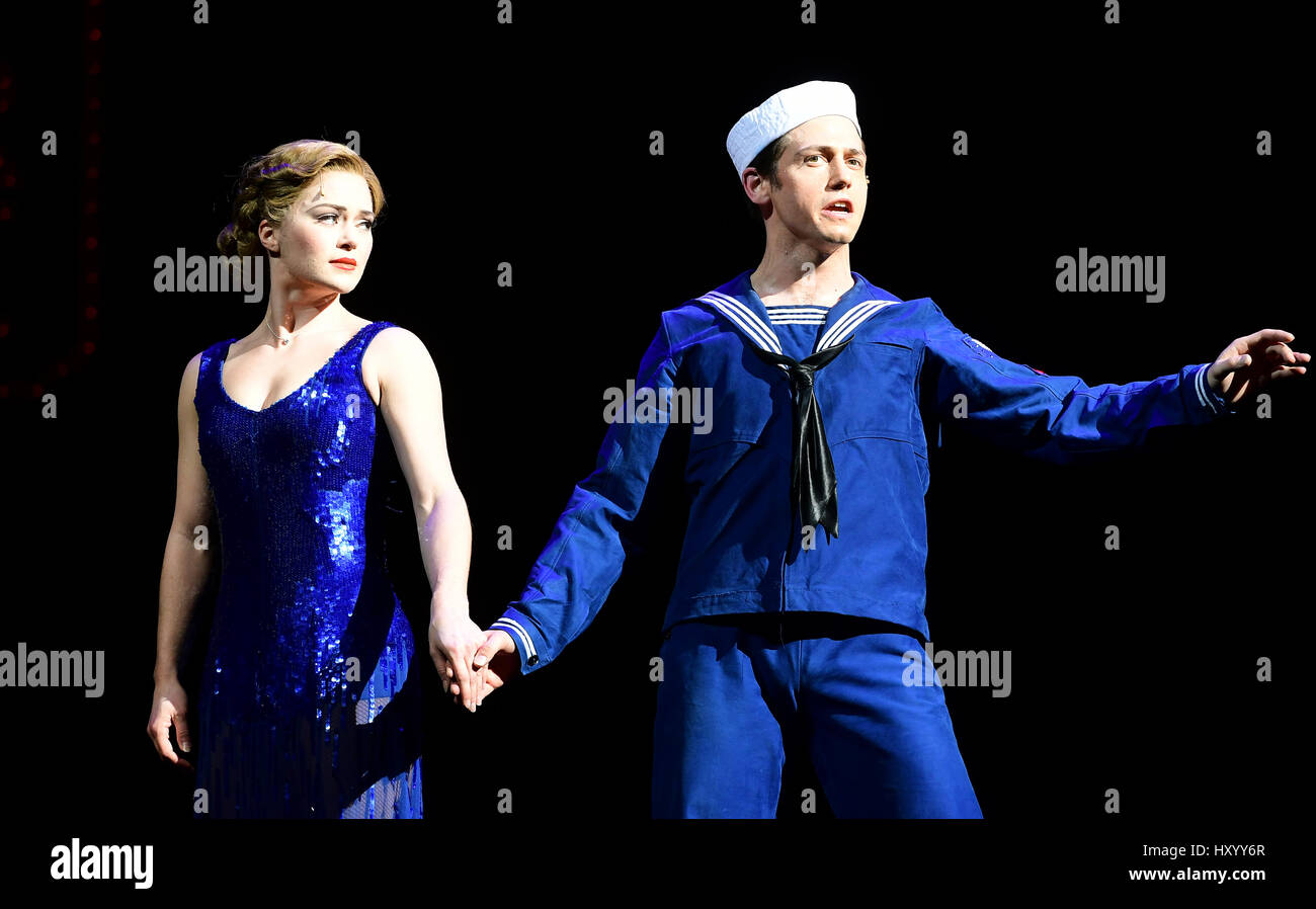 Showbiz42nd hi-res stock photography and images - Alamy