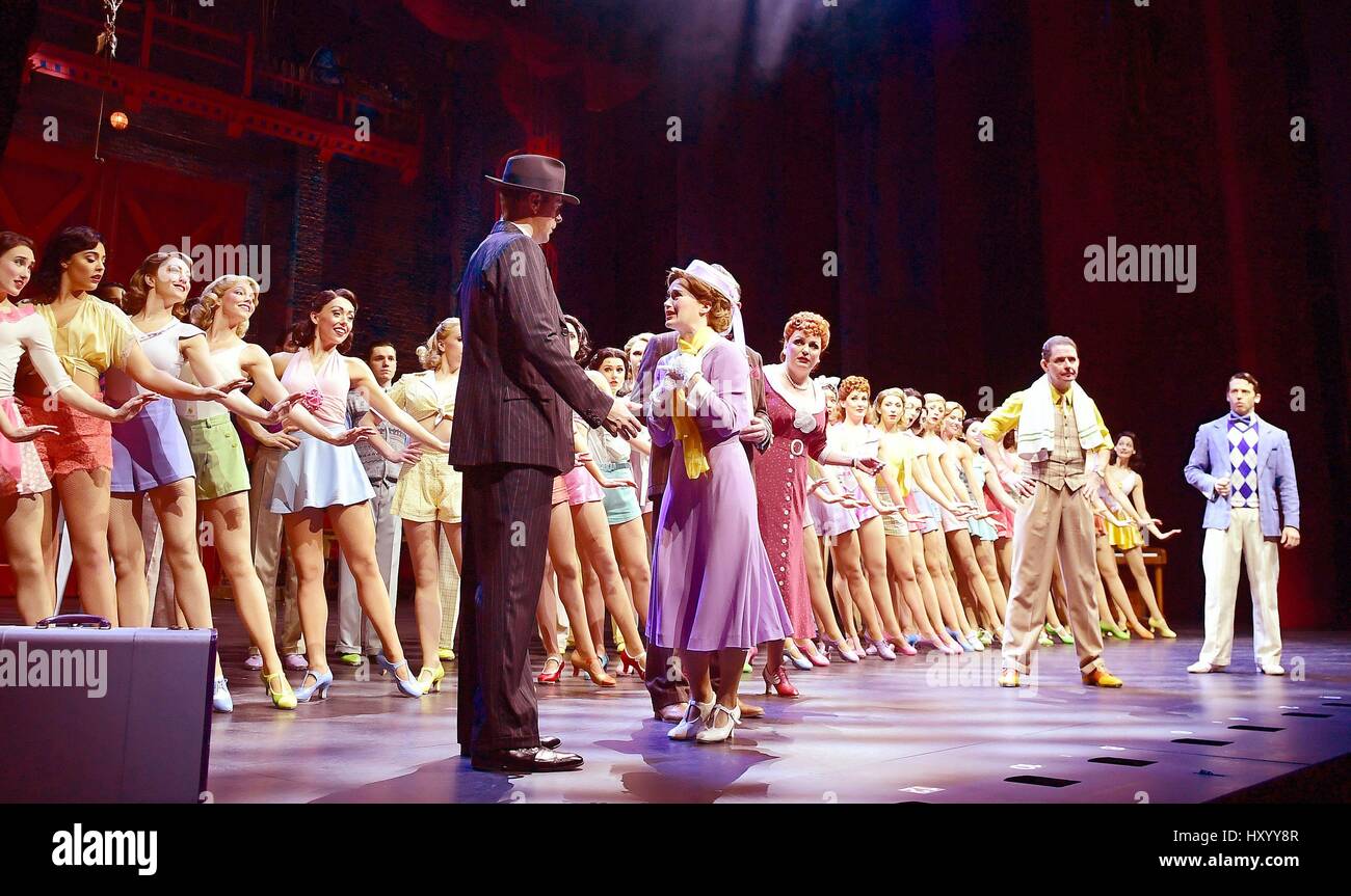The cast appearing on stage hi-res stock photography and images - Alamy