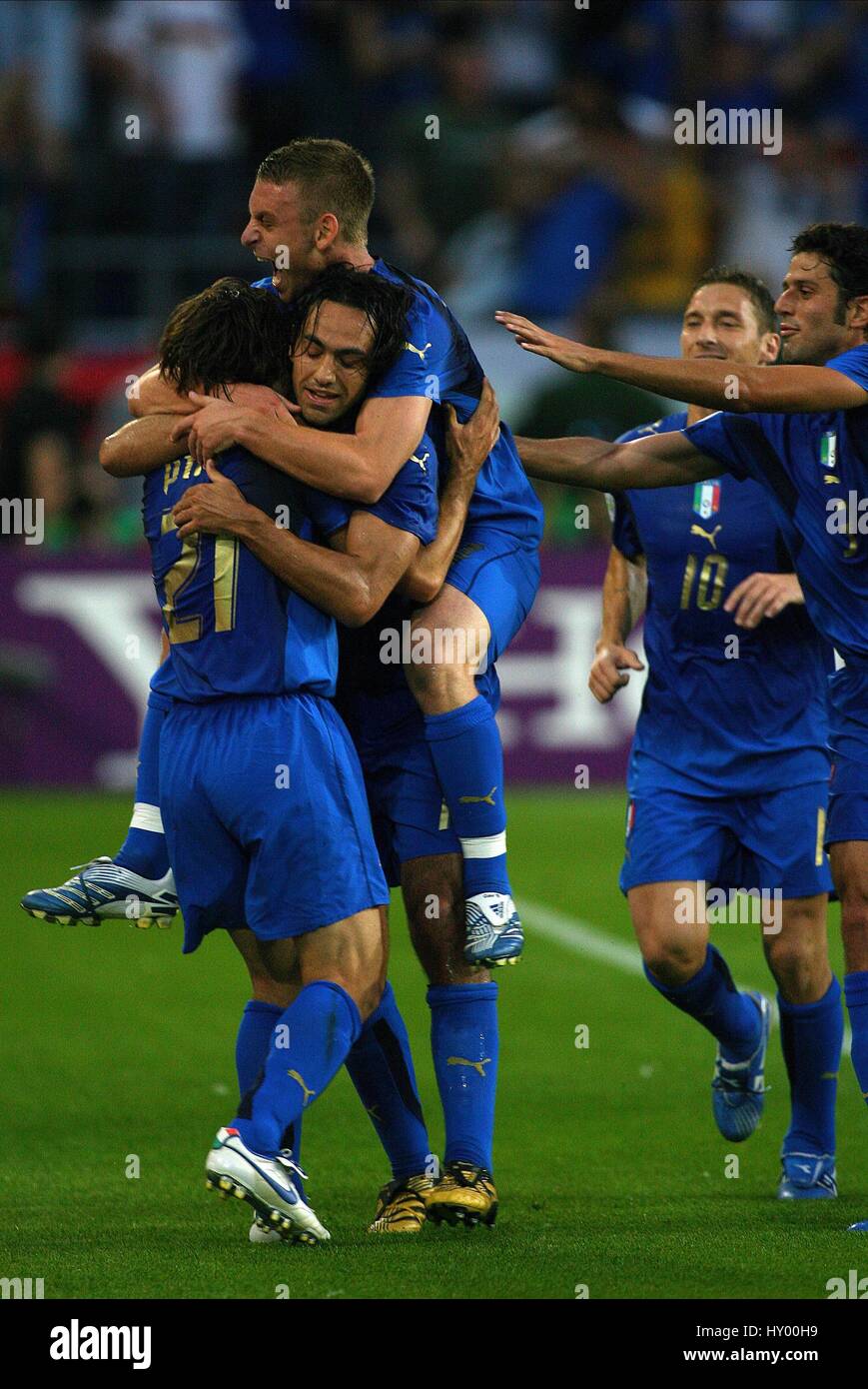 Team mates hi-res stock photography and images - Alamy