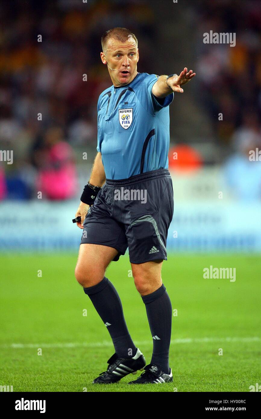 GRAHAM POLL CROATIA V AUSTRALIA STUTTGART Germany 22 June 2006 Stock ...