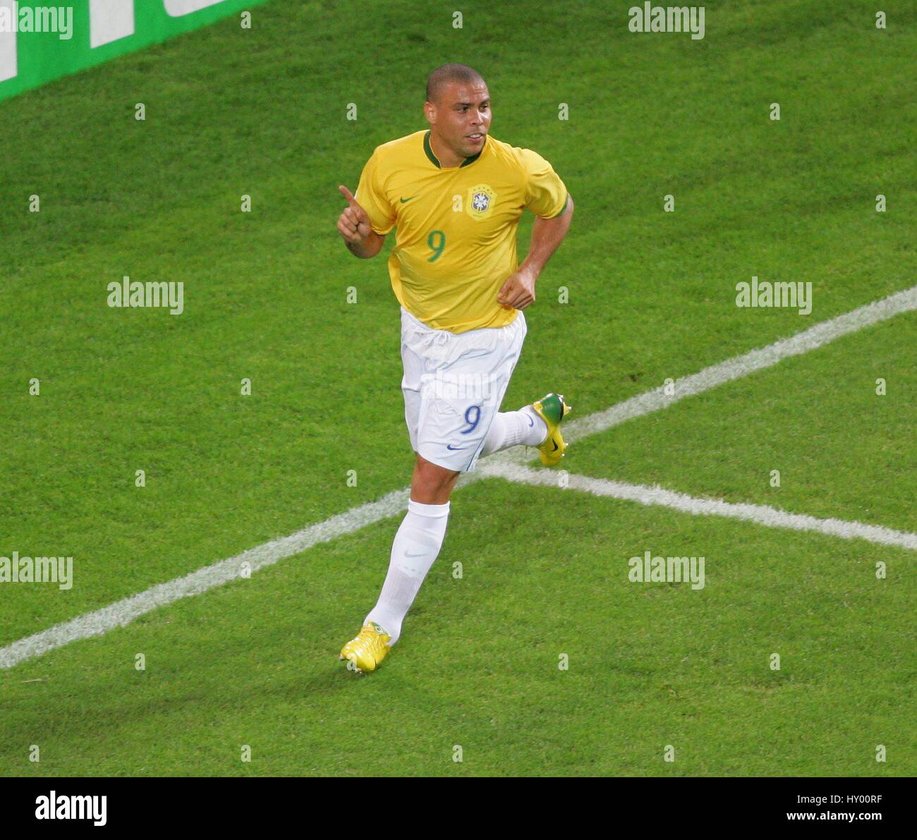 Brazil ronaldo germany world cup japan hi-res stock photography and ...