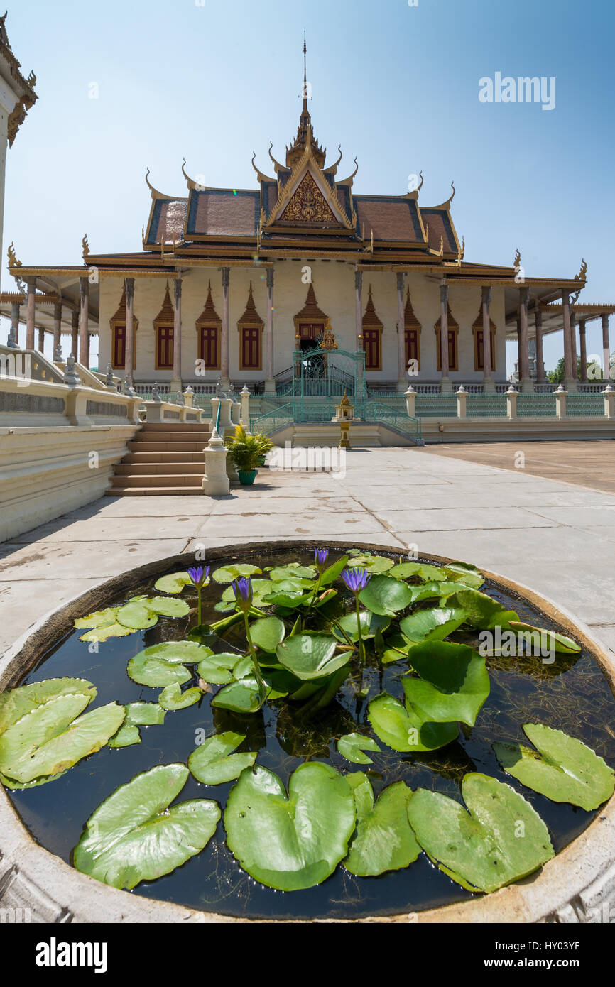 Khmer style pagoda hi-res stock photography and images - Alamy