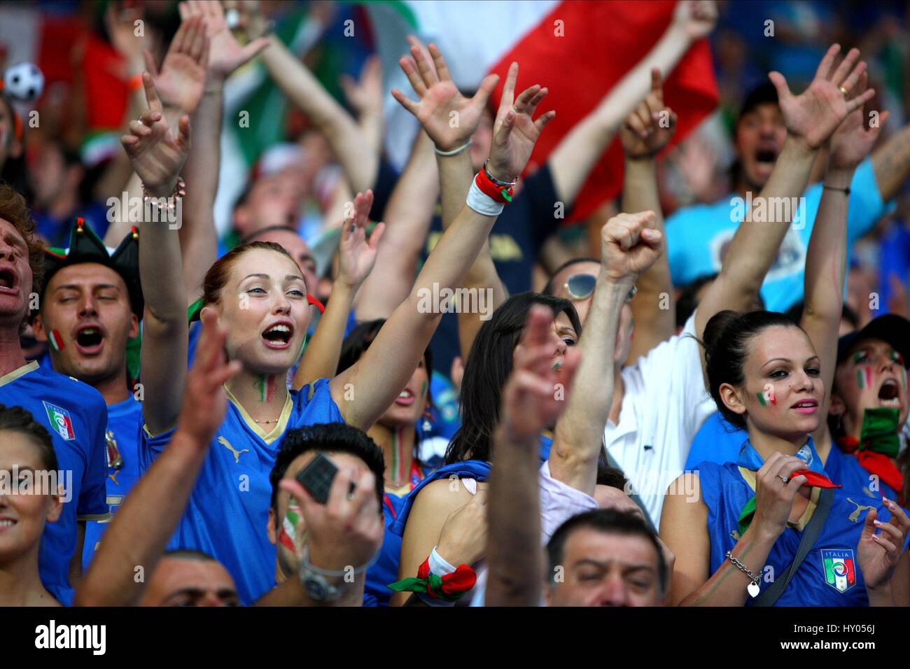 ITALIAN FANS SPAIN V ITALY ERNST-HAPPEL STADIUM VIENNA AUSTRIA 22 June ...