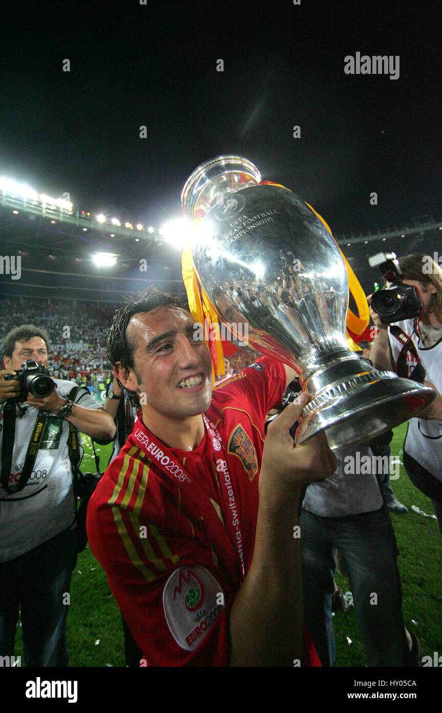 SANTI CAZORLA WITH TROPHY GERMANY V SPAIN ERNST-HAPPEL-STADION VIENNA ...