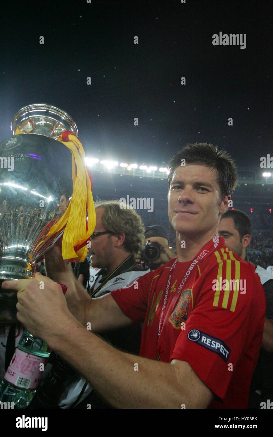 XABI ALONSO WITH TROPHY GERMANY V SPAIN ERNST-HAPPEL-STADION VIENNA ...