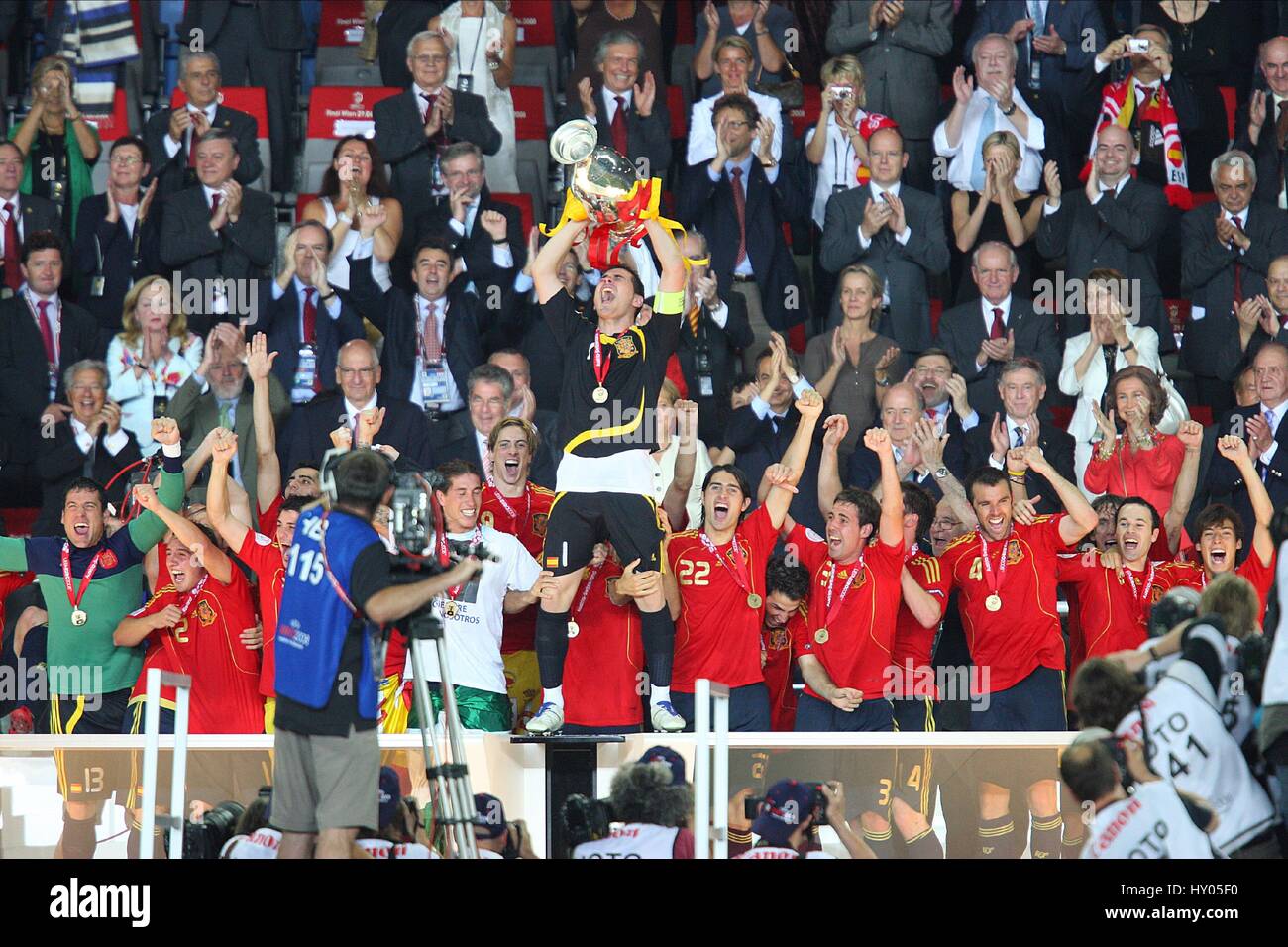 IKER CASILLAS & SPANISH TEAM GERMANY V SPAIN ERNST-HAPPEL-STADION ...