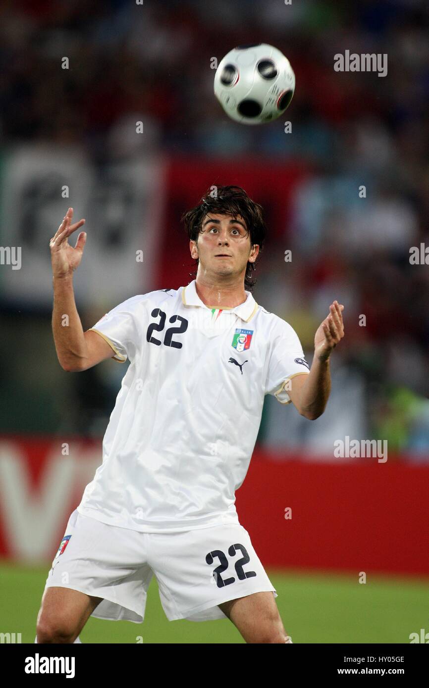 ALBERTO AQUILANI ITALY & ROMA ERNST-HAPPEL STADIUM VIENNA AUSTRIA 22 ...
