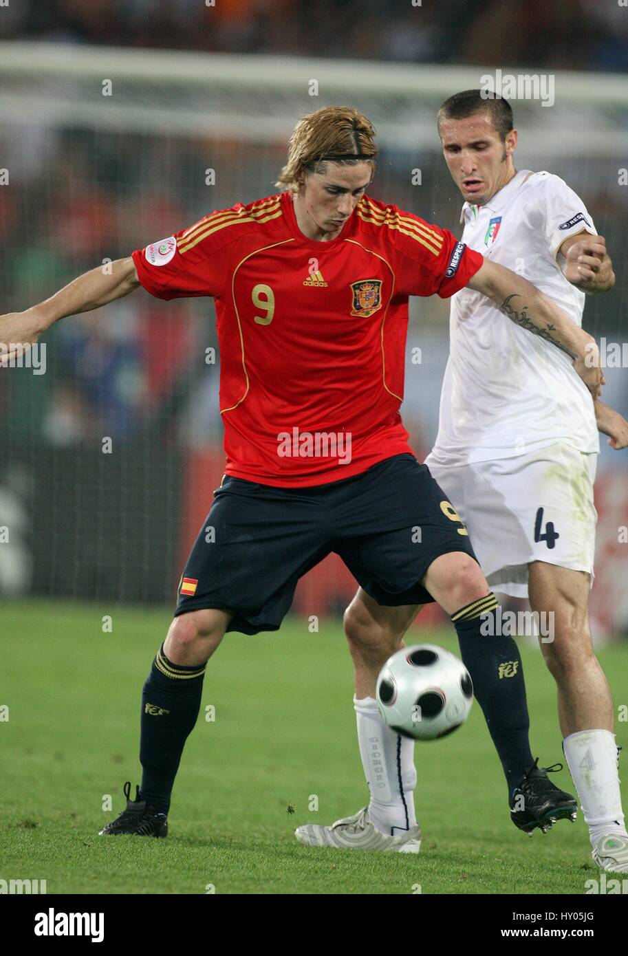 FERNANDO TORRES SPAIN & LIVERPOOL FC ERNST-HAPPEL STADIUM VIENNA ...