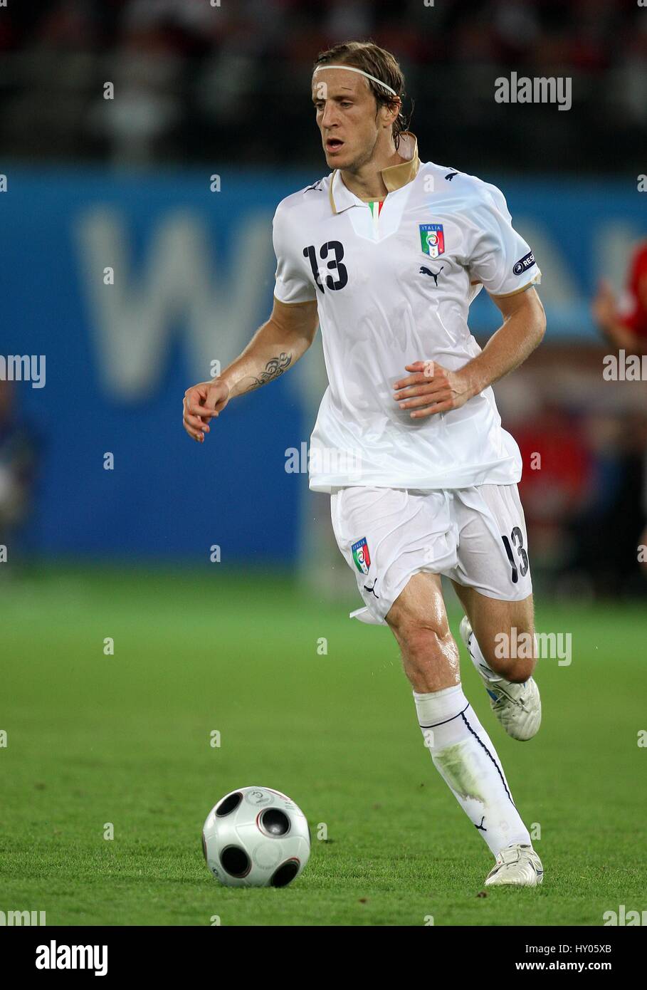 MASSIMO AMBROSINI ITALY & AC MILAN ERNST-HAPPEL STADIUM VIENNA AUSTRIA ...