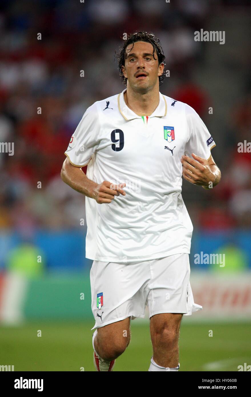 LUCA TONI ITALY & BAYERN MUNICH ERNST-HAPPEL STADIUM VIENNA AUSTRIA 22 ...