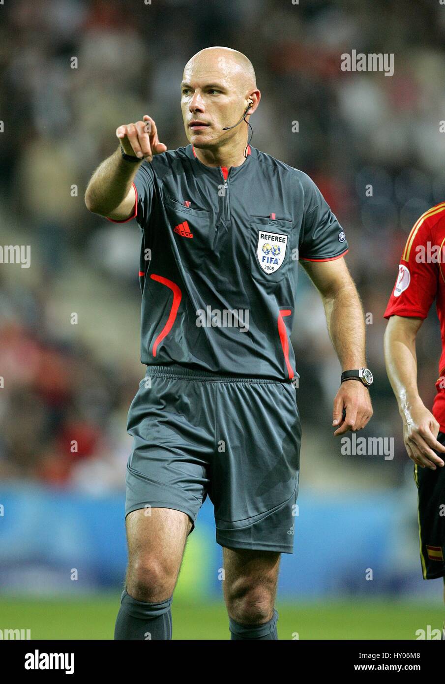 HOWARD WEBB FIFA REFEREE EM STADION SALZBURG AUSTRIA 18 June 2008 Stock ...