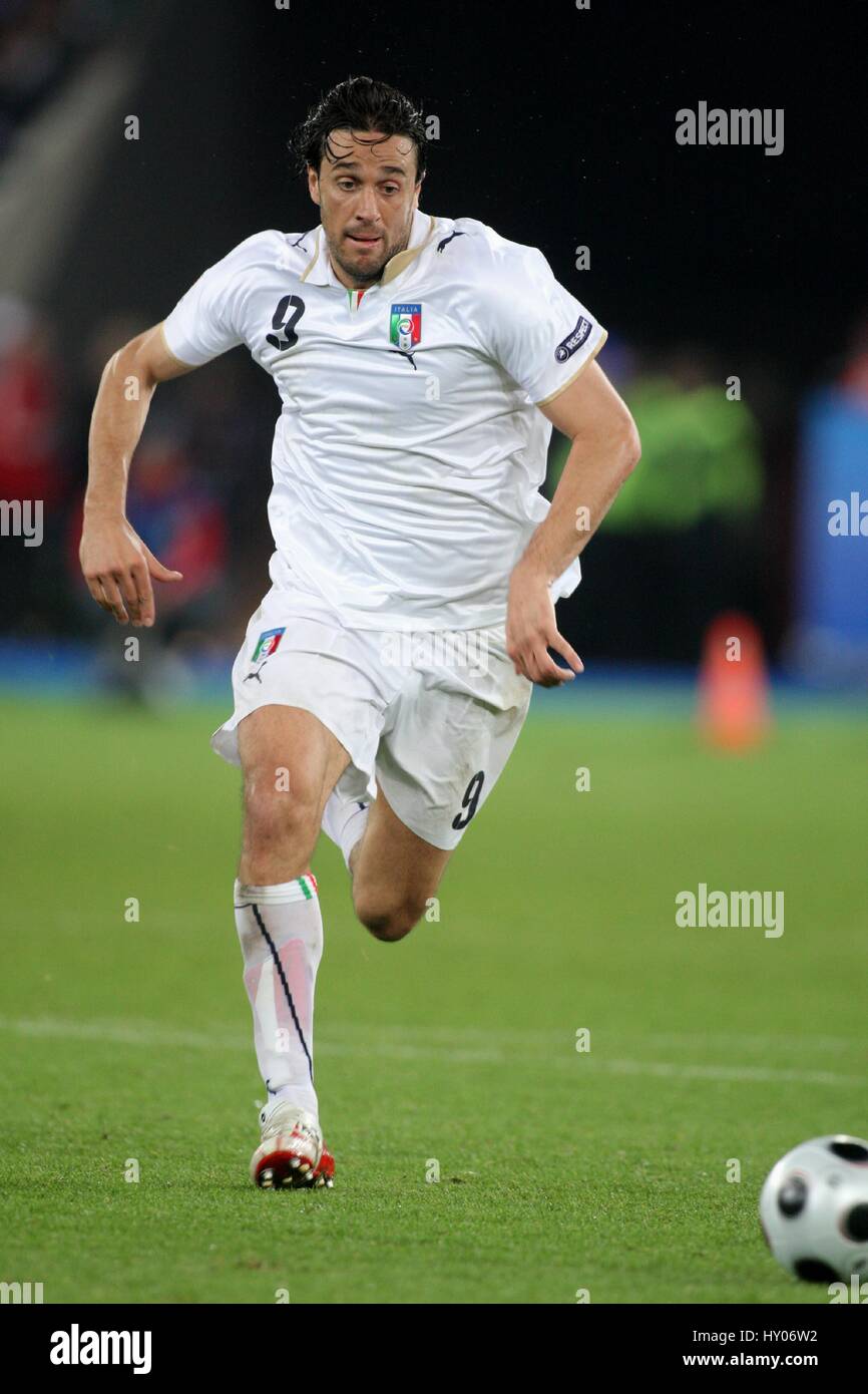 Luca toni bayern munich hi-res stock photography and images - Alamy