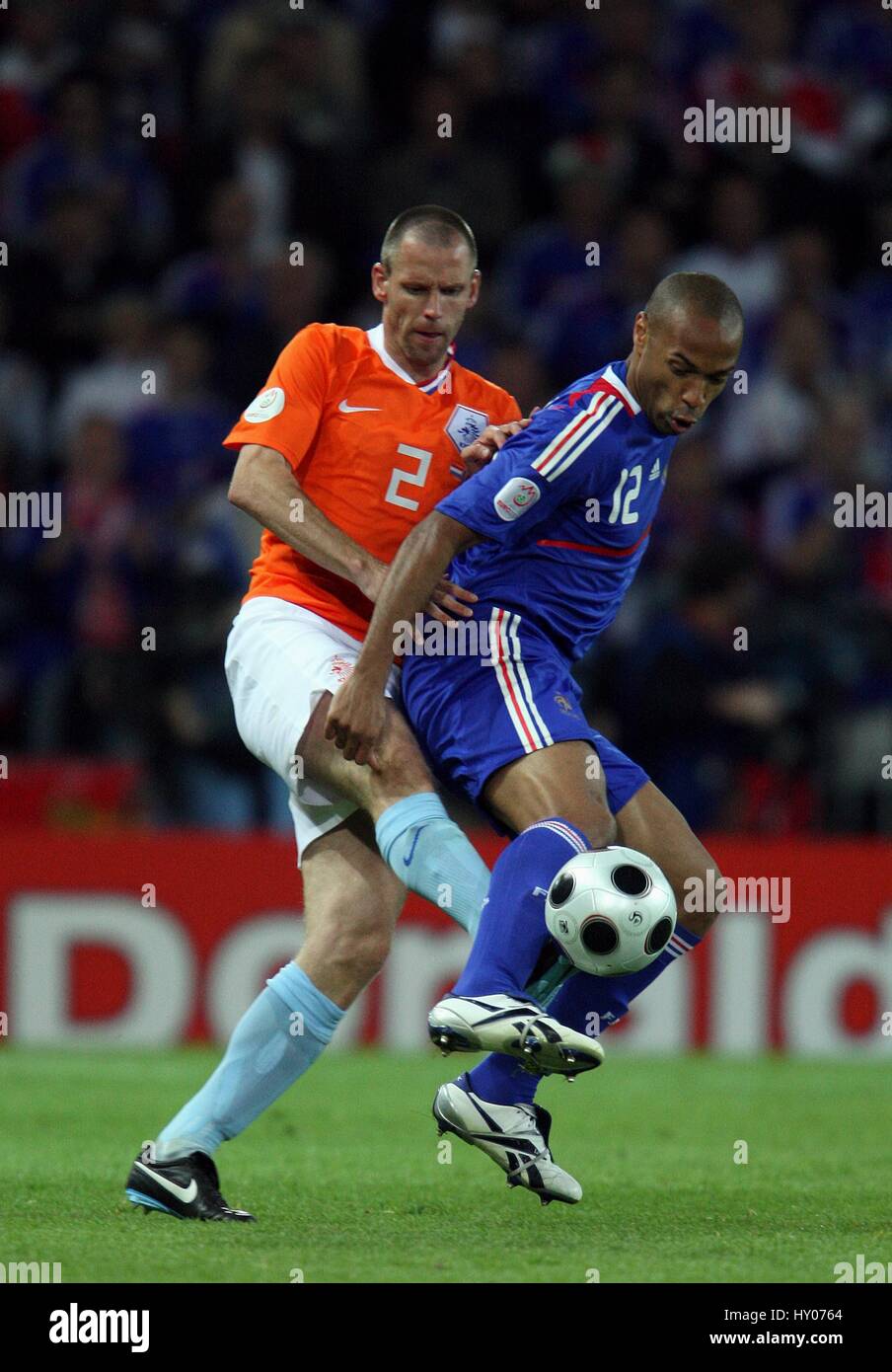 ANDRE OOIJER & THIERRY HENRY HOLLAND V FRANCE STADE DE SUISSE BERNE ...