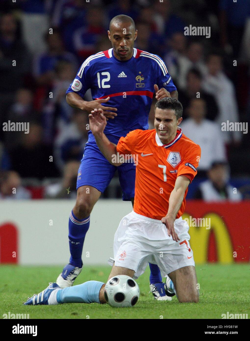 Stade de suisse thierry henry hi-res stock photography and images - Alamy