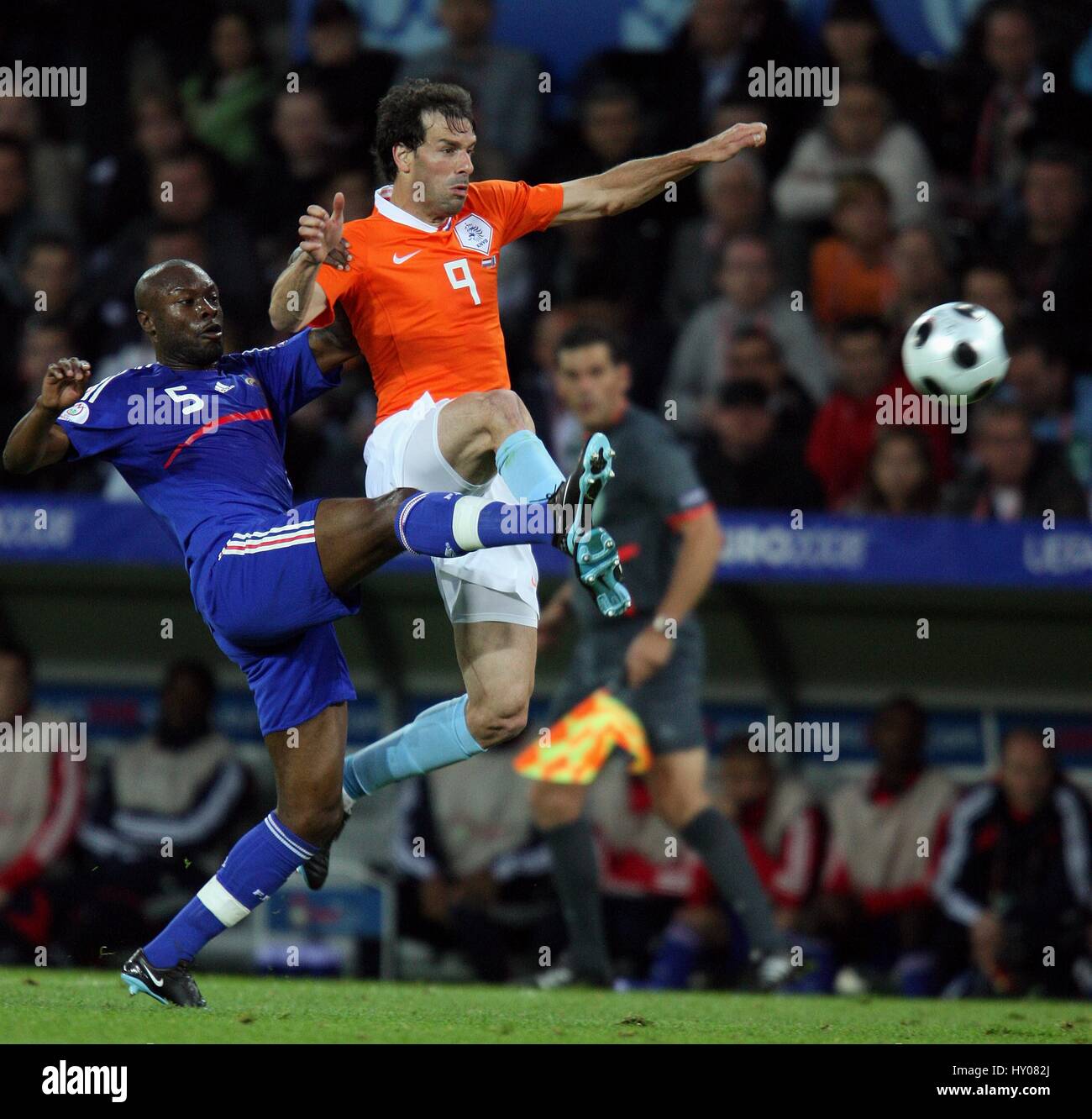 WILLIAM GALLAS & RUUD VAN NIST HOLLAND V FRANCE STADE DE SUISSE BERNE ...