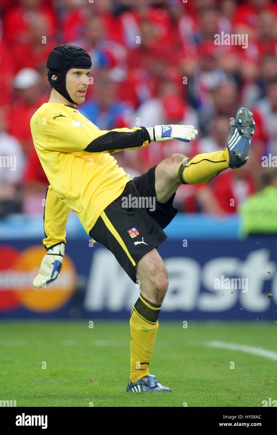 PETR CECH CZECH REPUBLIC & CHELSEA FC STADE DE GENEVE GENEVE ...