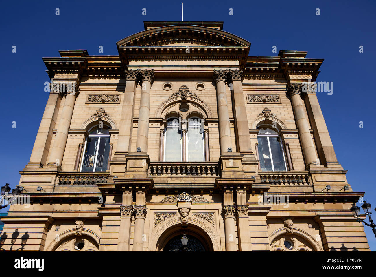 Huddersfield town hall hi-res stock photography and images - Alamy