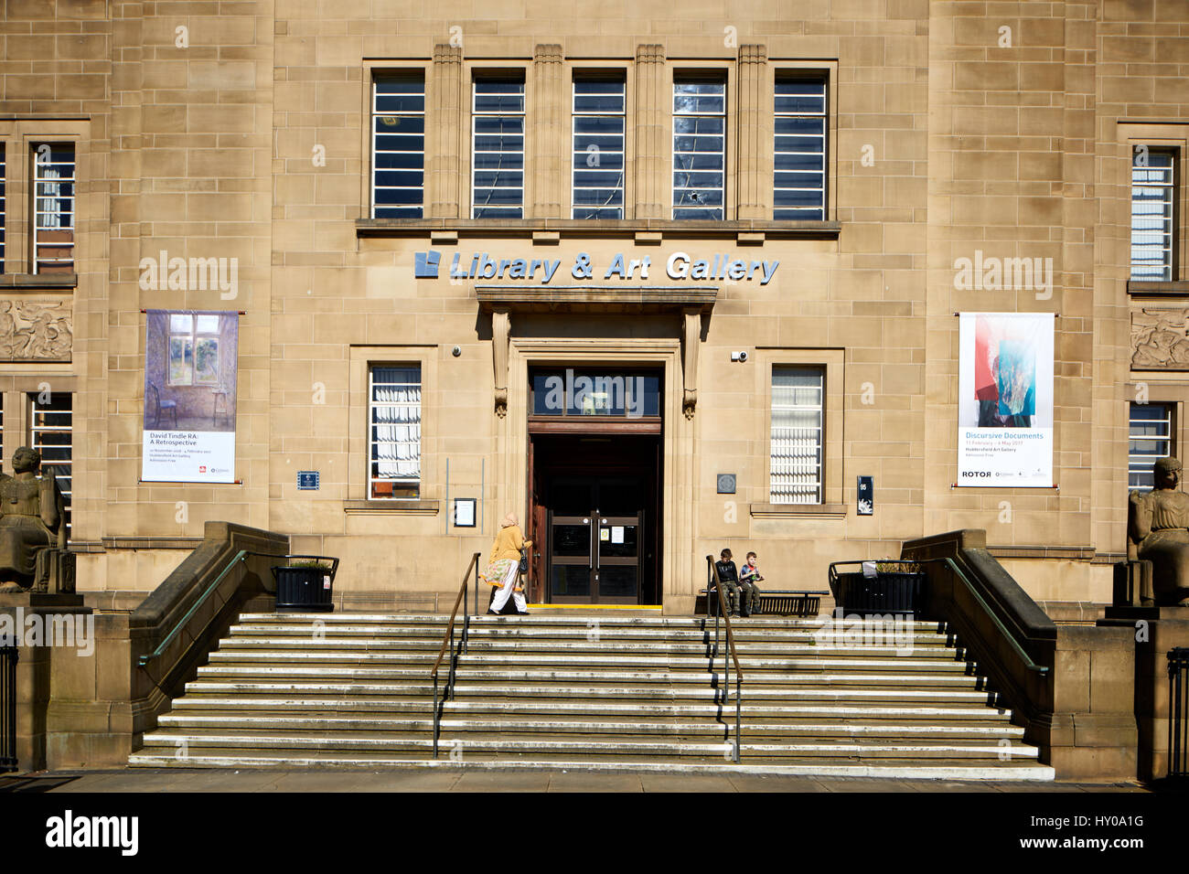 Library and art gallery building hi-res stock photography and images ...