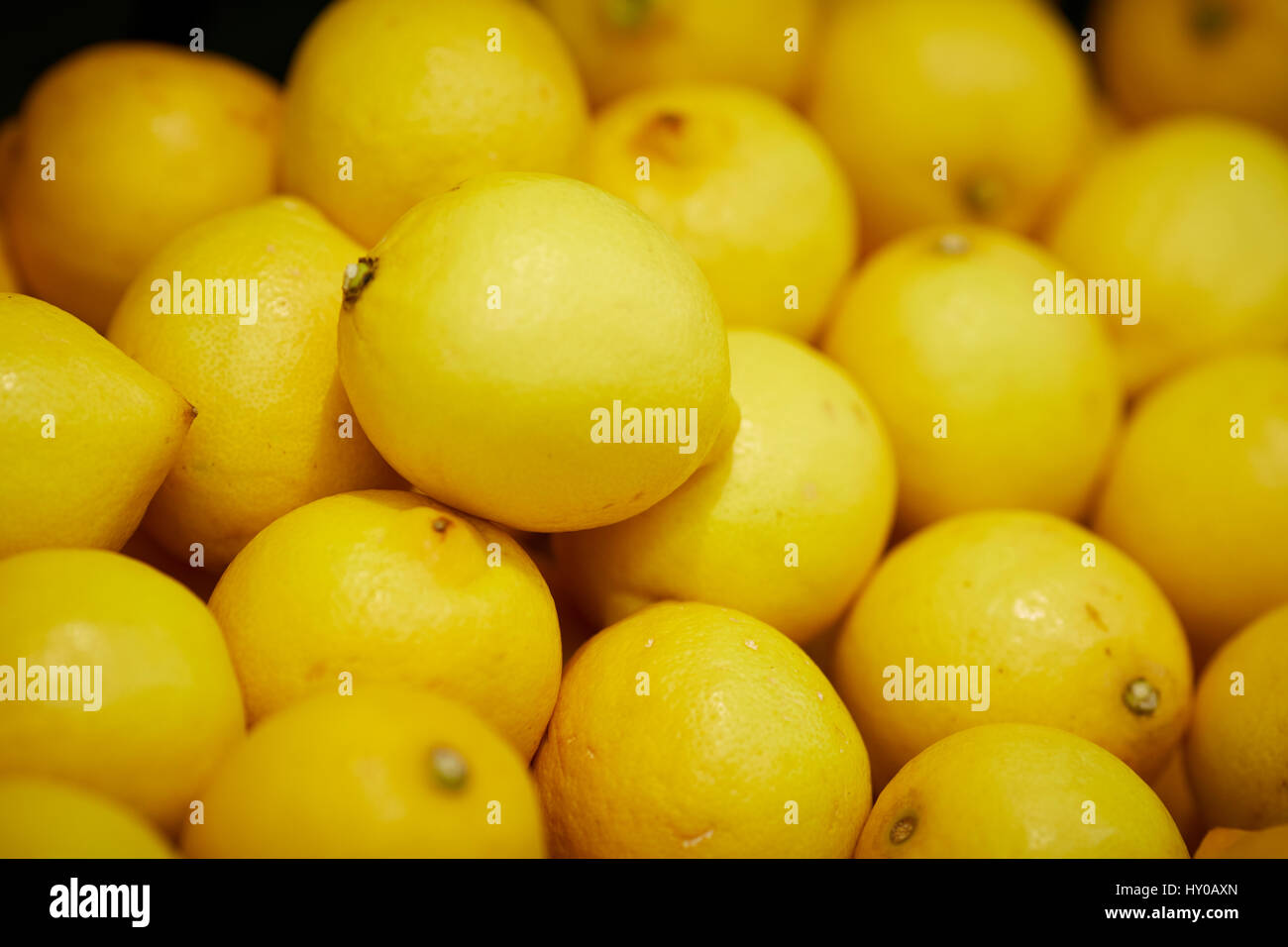 Lemon fruit display hi-res stock photography and images - Alamy