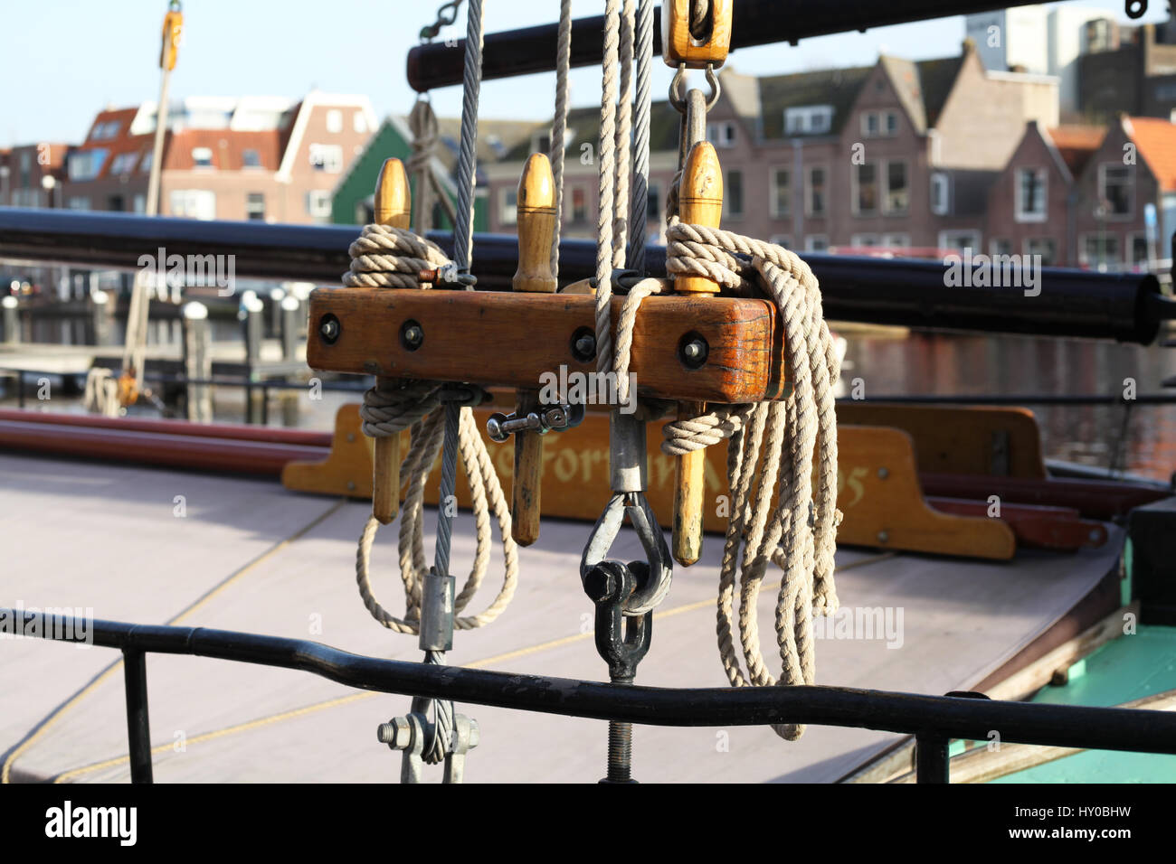 Ropes on a boat in the harbour of Leiden Stock Photo - Alamy