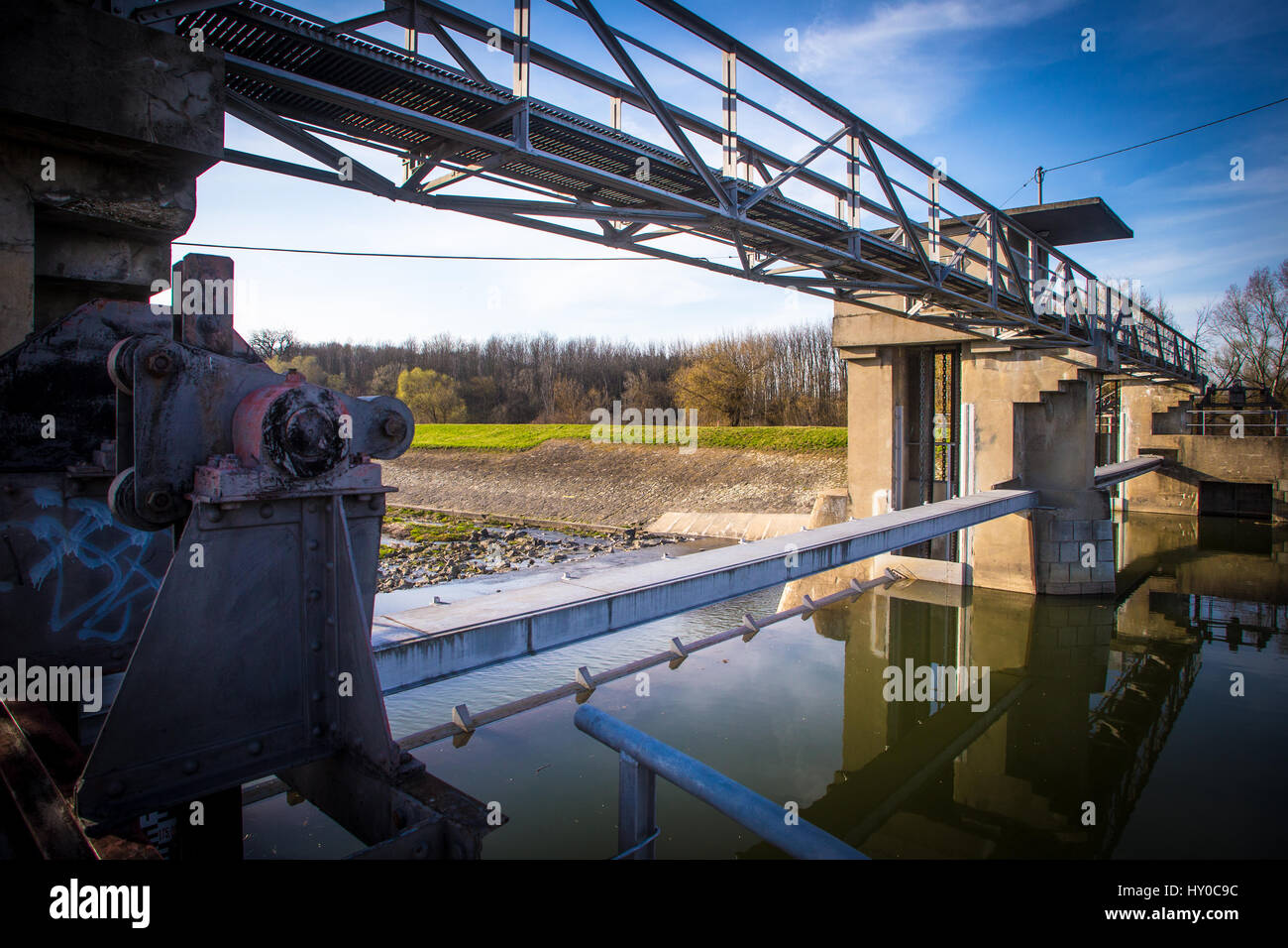 Floodgate mechanism hi-res stock photography and images - Alamy