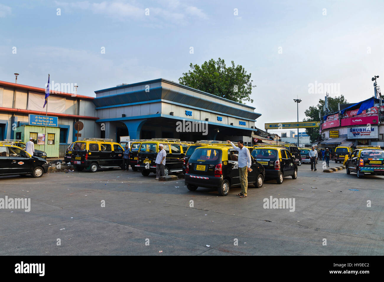 Dadar railway station, mumbai, maharashtra, india, asia Stock Photo - Alamy