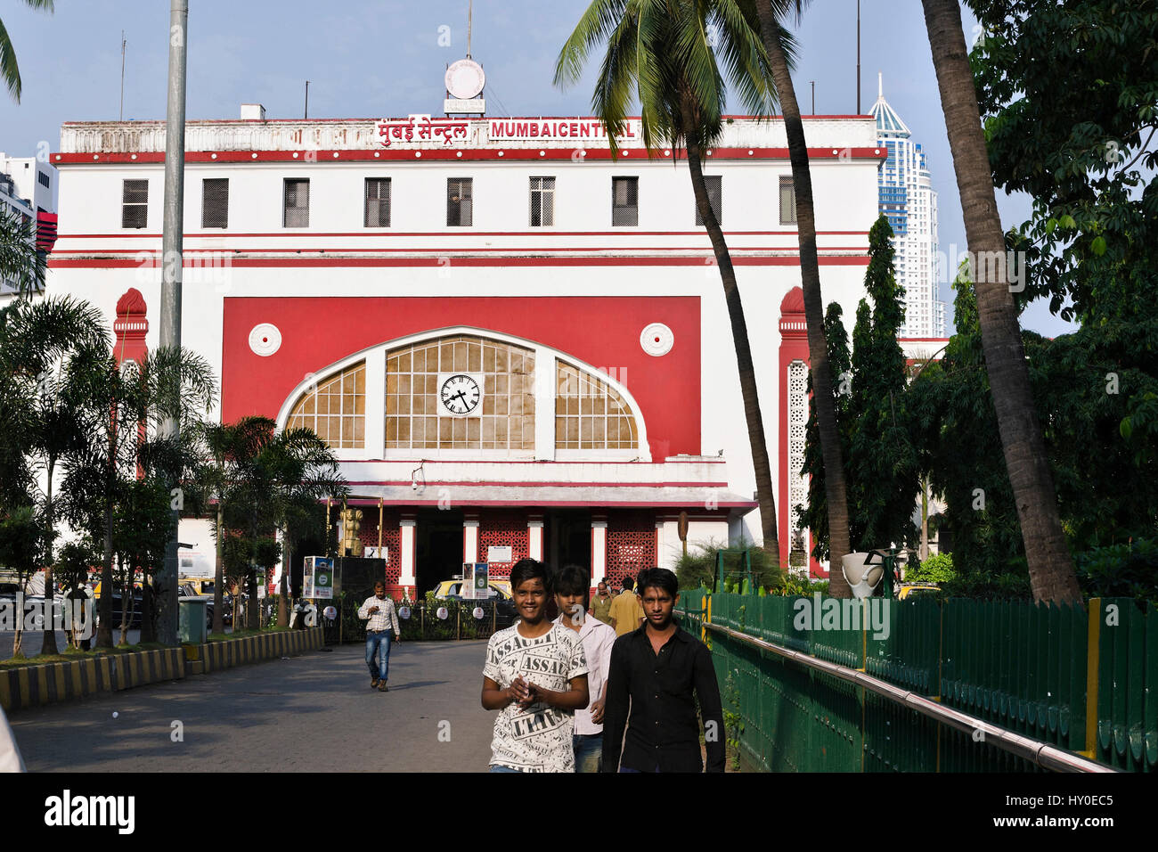 Architecture windows building mumbai hi-res stock photography and ...