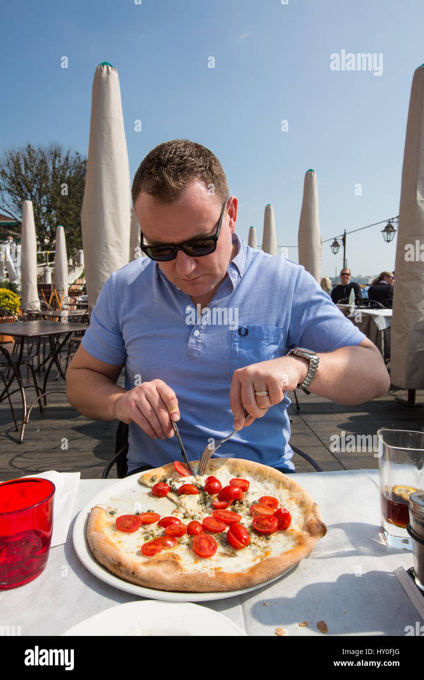 Man eating tomato pizza hi-res stock photography and images - Alamy