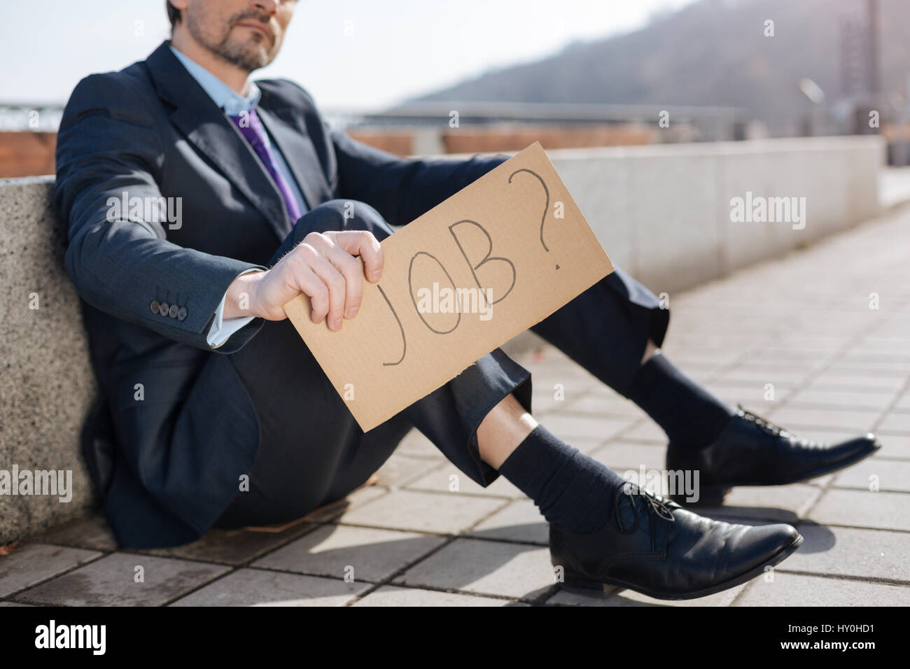 Close up of male right hand that showing paper Stock Photo - Alamy