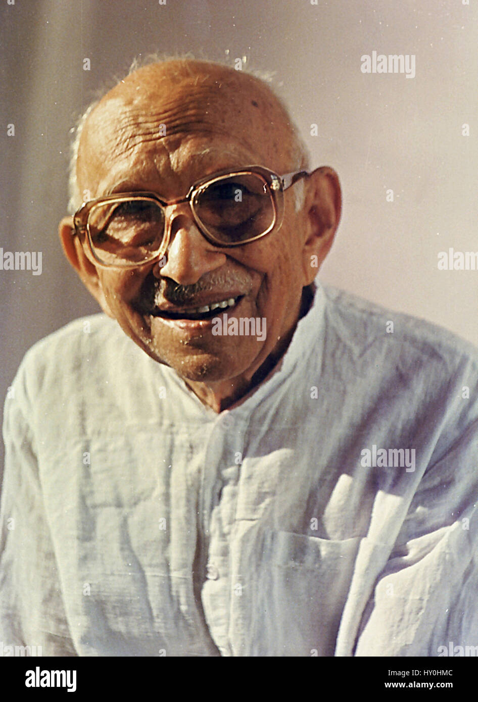 Mahatma gandhi smile hi-res stock photography and images - Alamy