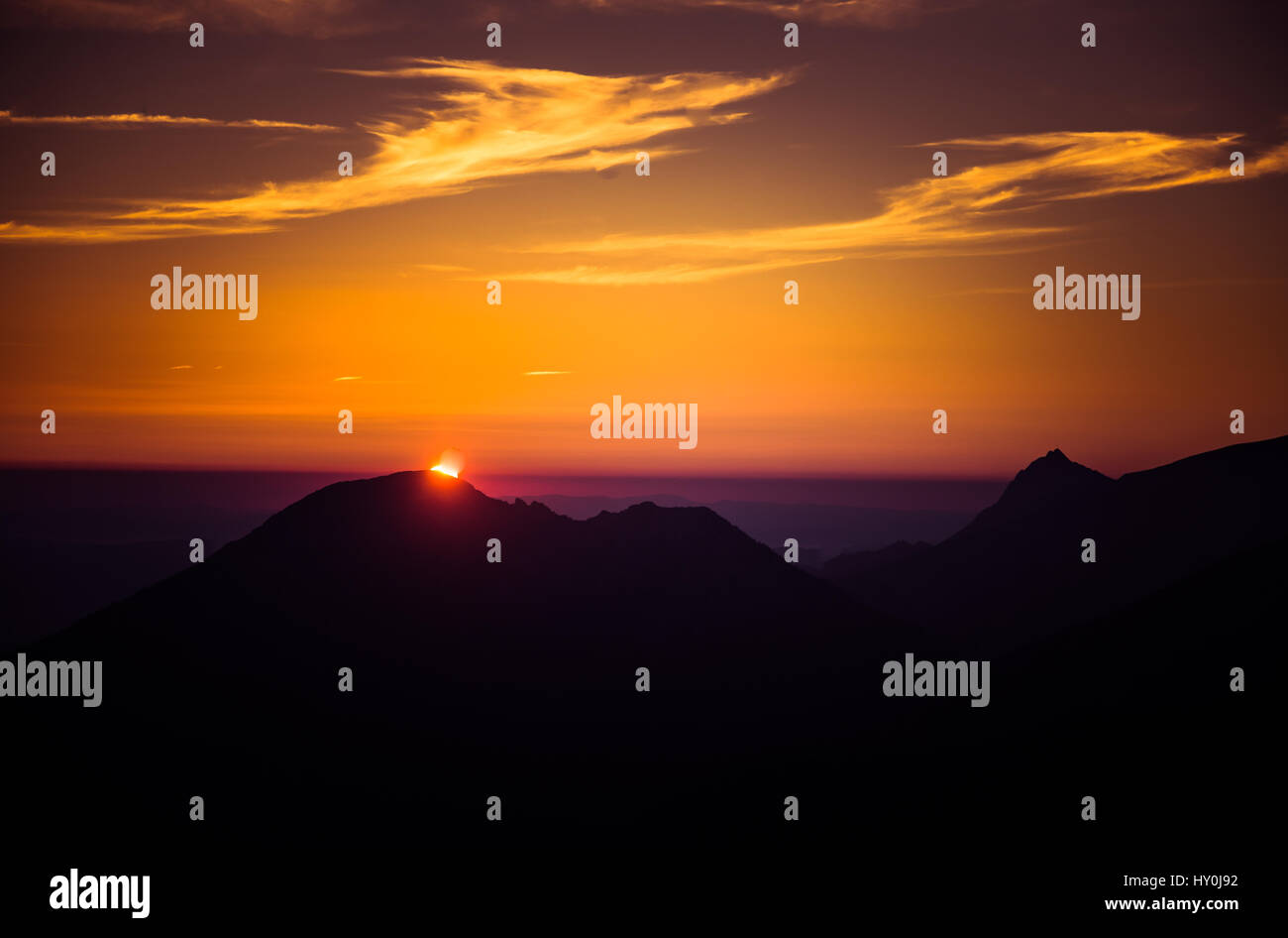 Bright sun landscape mountain hi-res stock photography and images - Alamy