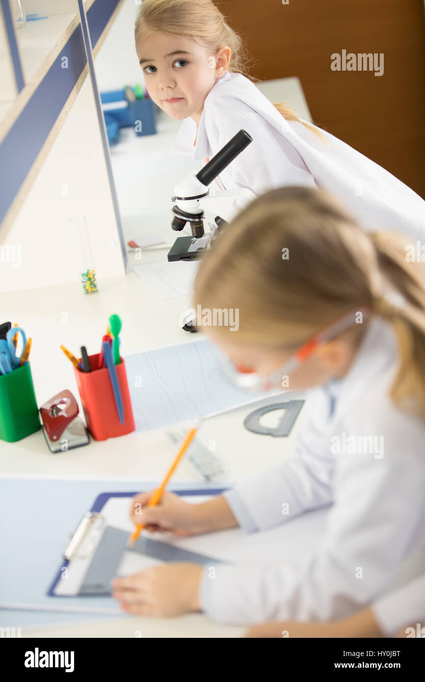 Studying children research lab hi-res stock photography and images - Alamy