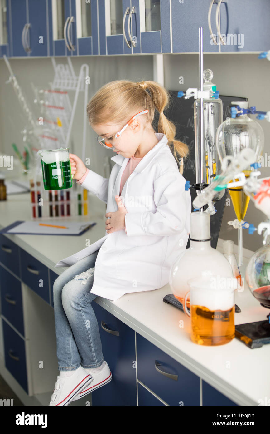 Child research lab hi-res stock photography and images - Alamy