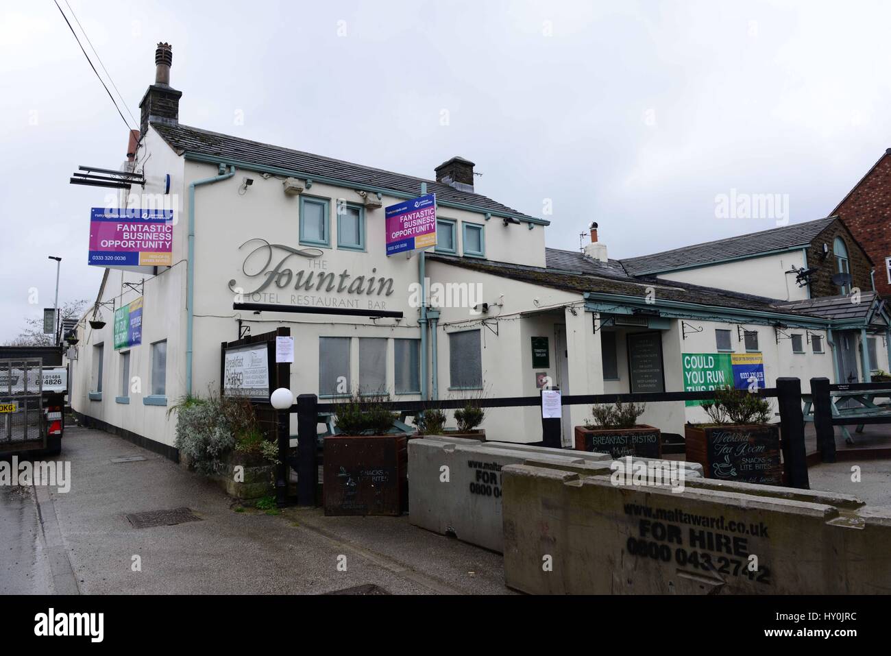 Fountain inn yorkshire hi-res stock photography and images - Alamy