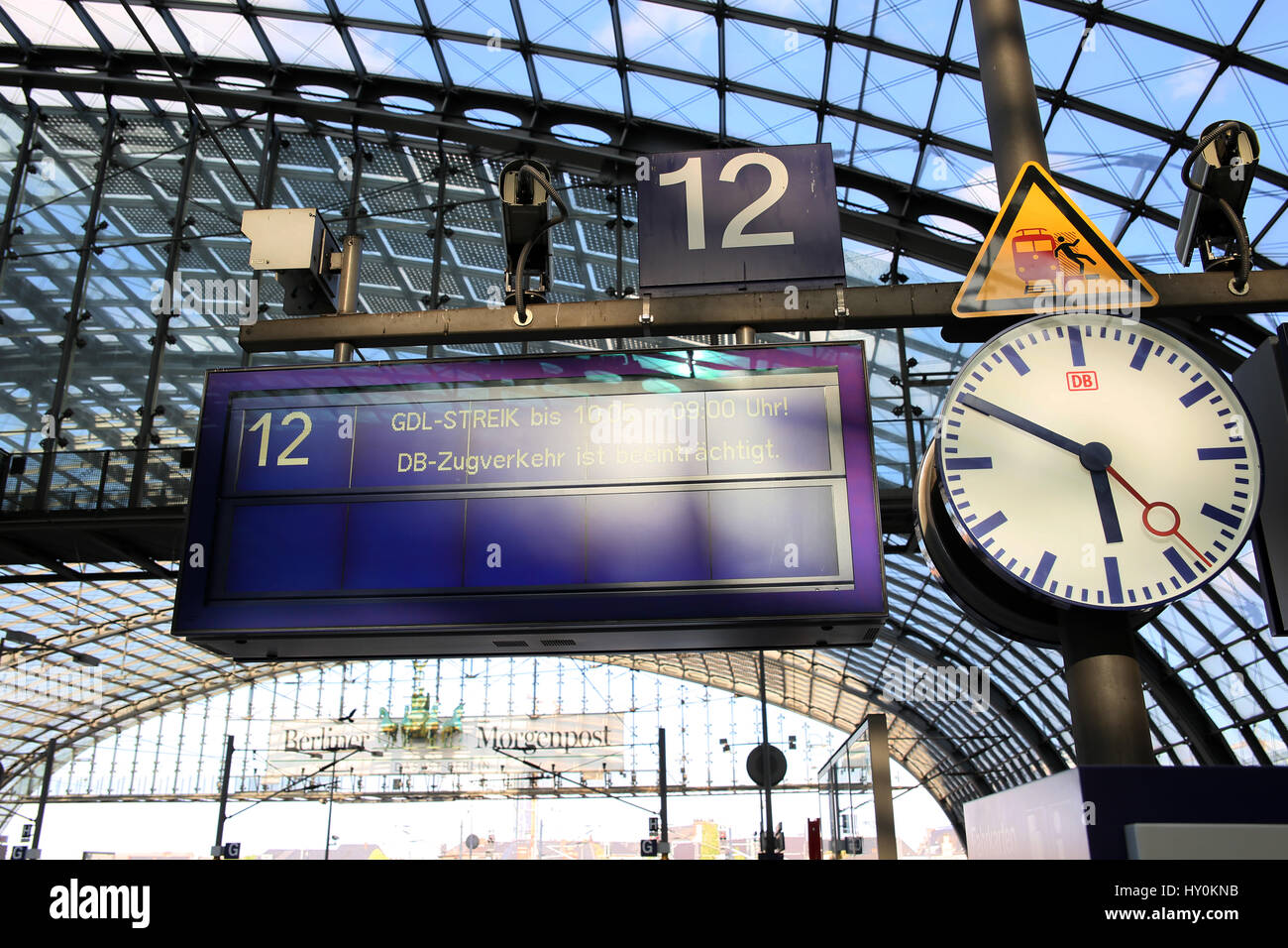 Deutscher bahn building hi-res stock photography and images - Alamy