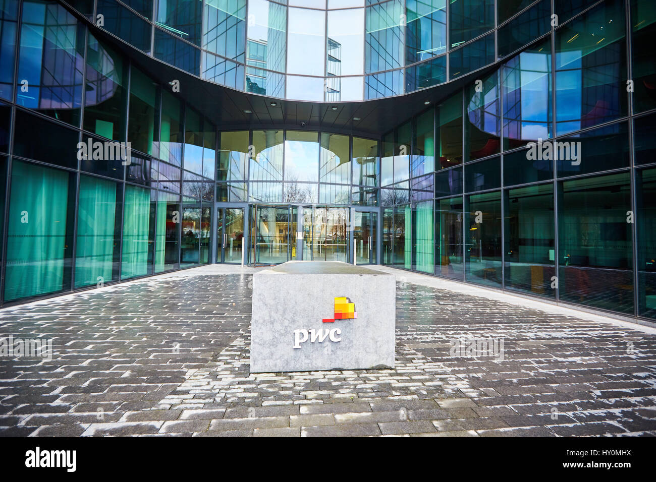 Price waterhouse cooper hi-res stock photography and images - Alamy
