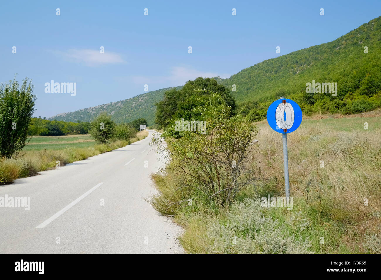 Sign mounting hi-res stock photography and images - Alamy