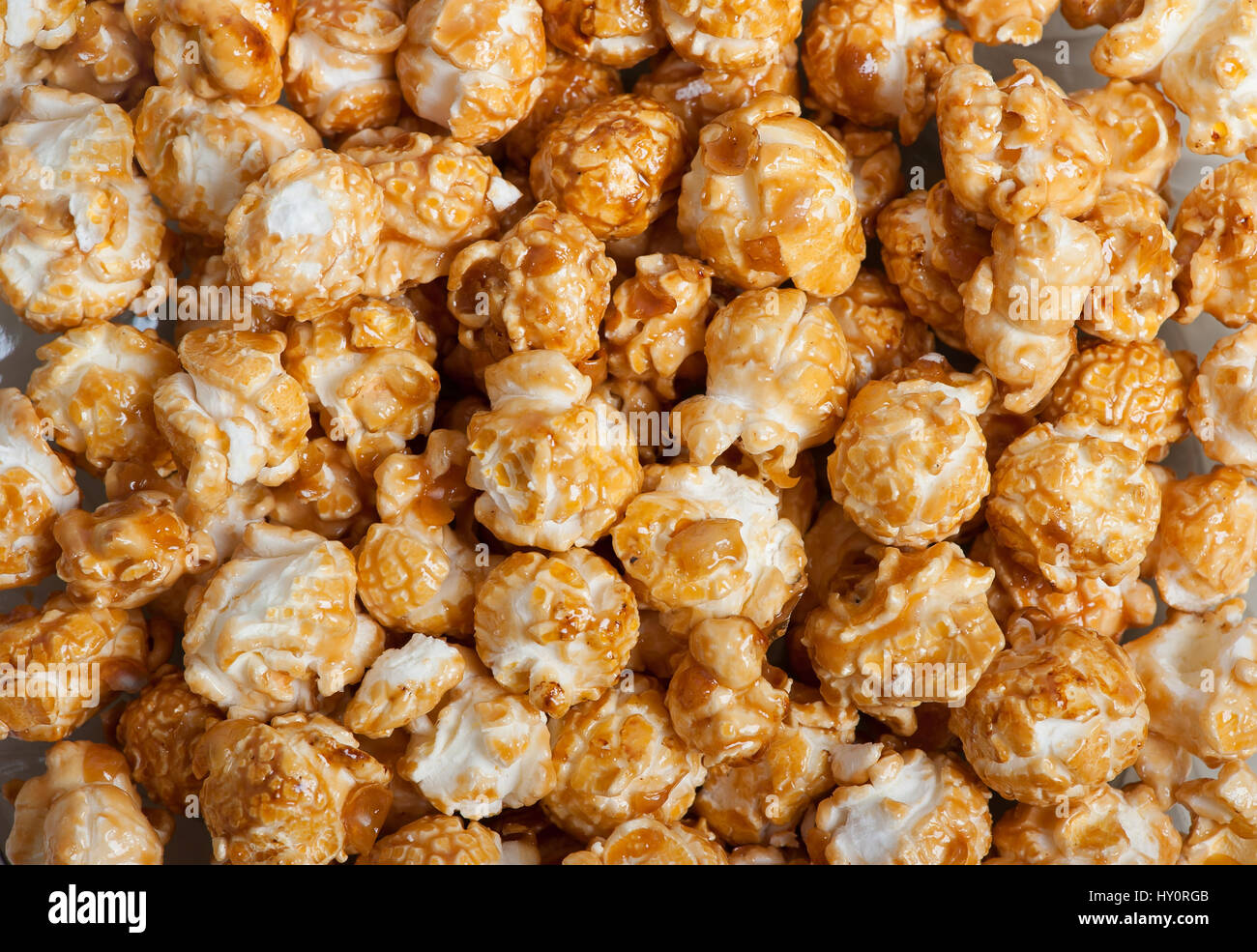 Caramel popcorn background Stock Photo - Alamy
