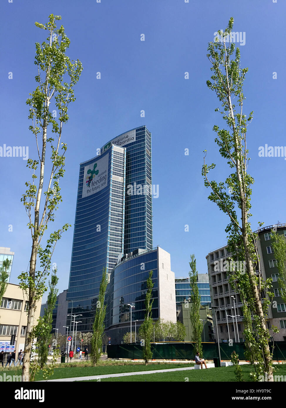 Library of trees, the new Milan park overlooking the Palazzo della ...