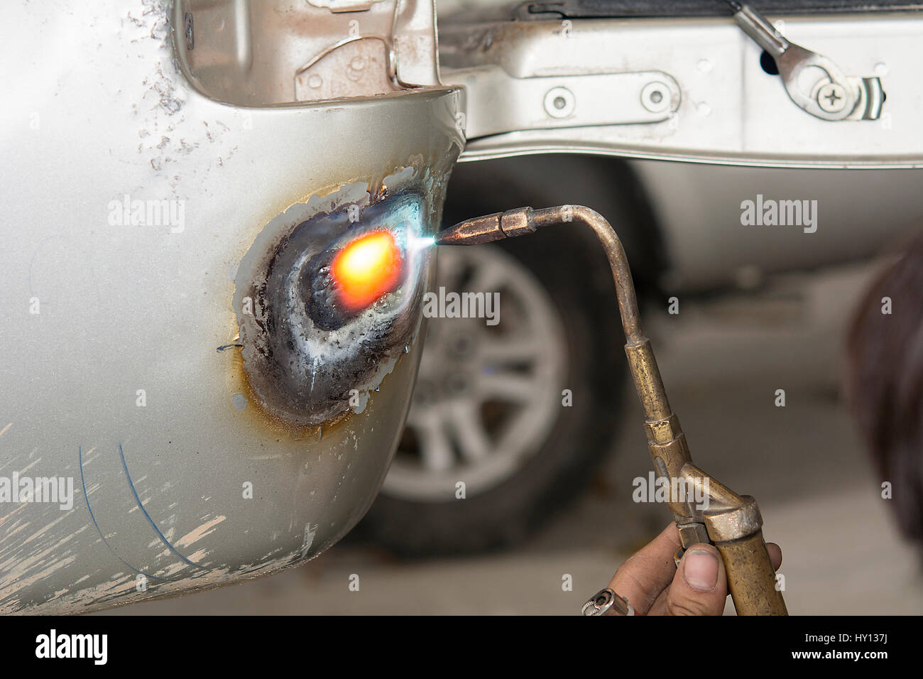 Welding the car body hi-res stock photography and images - Alamy