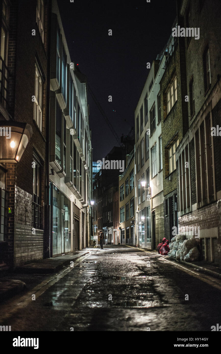 Uk streets houses at night hi-res stock photography and images - Alamy