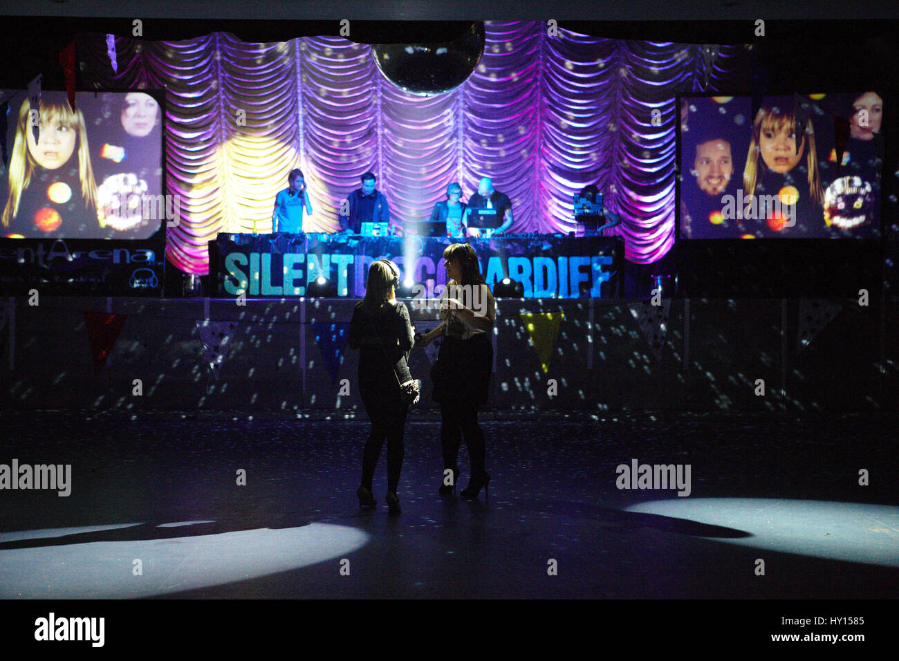 Silent disco silhouette hi-res stock photography and images - Alamy