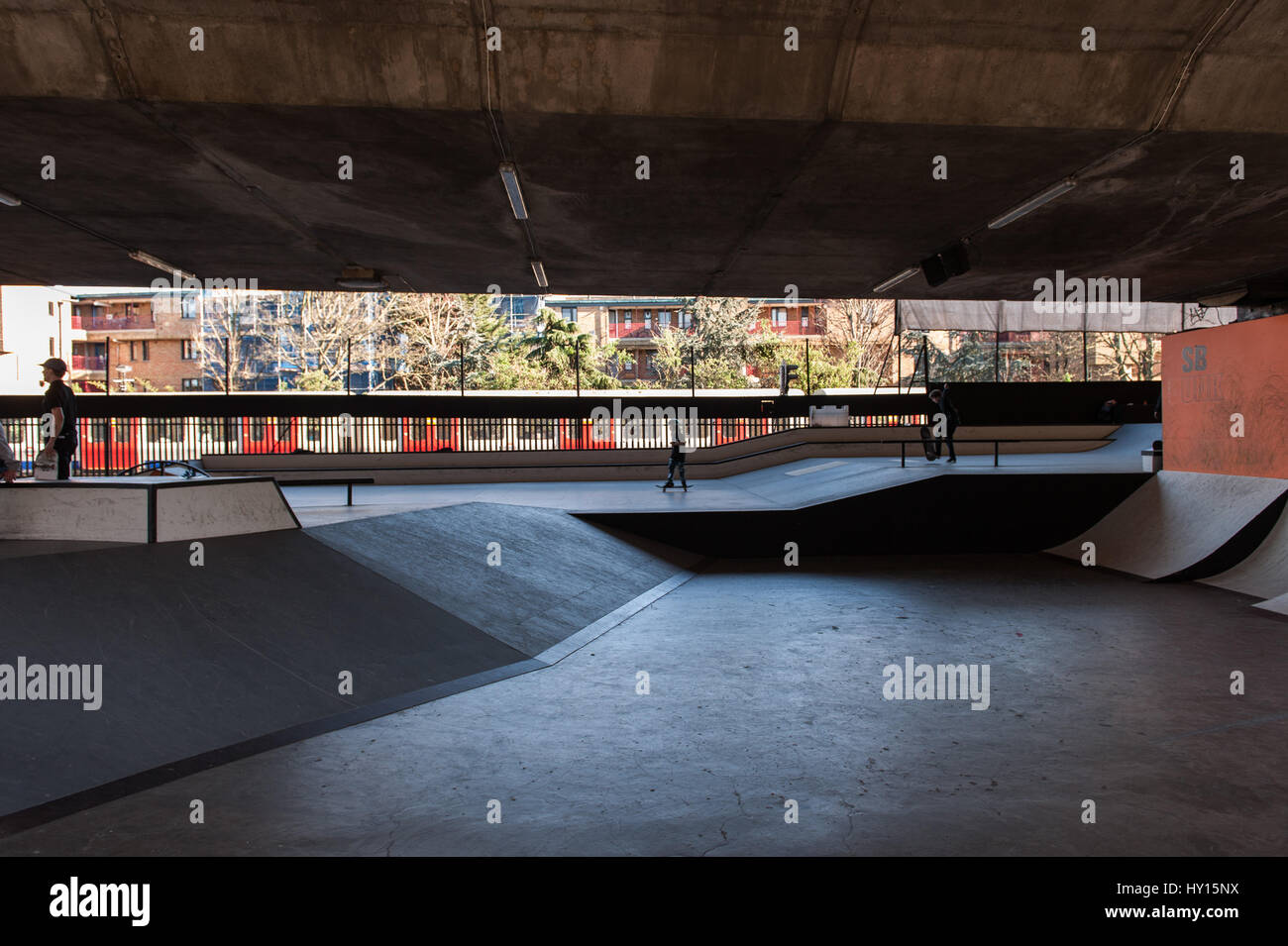 M40 motorway london hi-res stock photography and images - Alamy