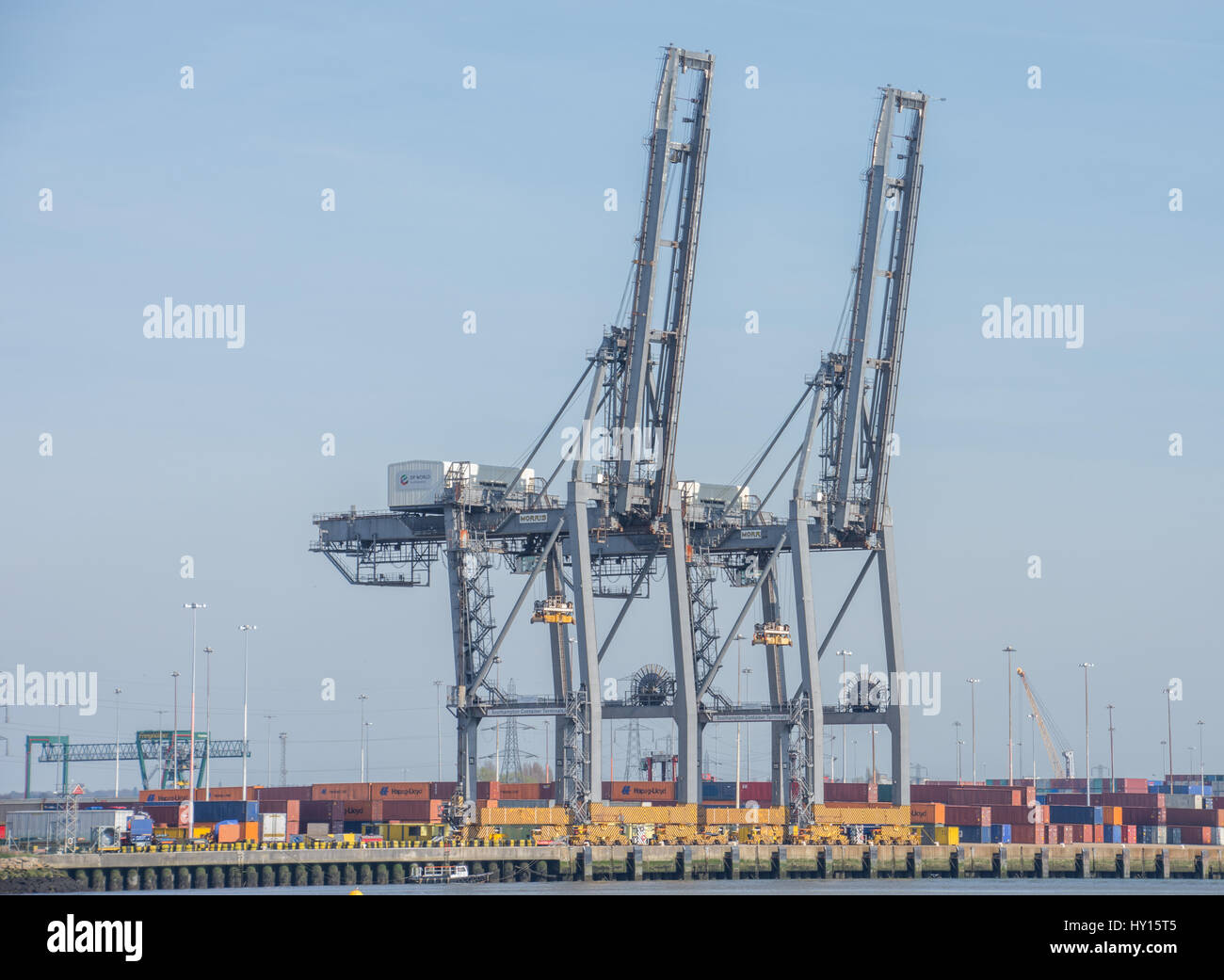 Shipping containers southampton docks uk hi-res stock photography and ...