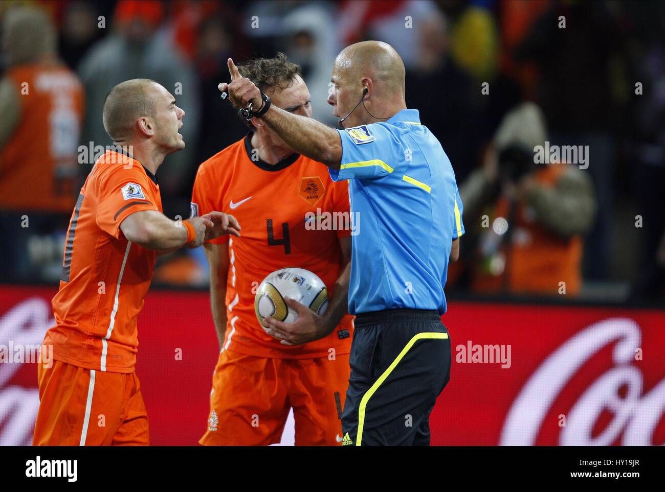 2010 world cup final howard webb hi-res stock photography and images ...